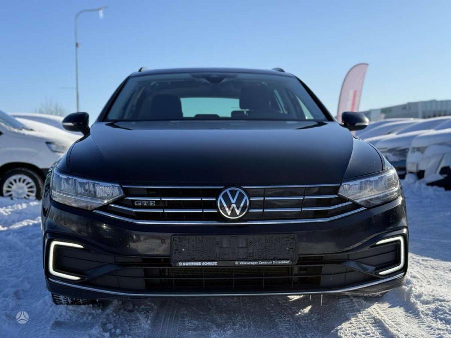 Black Volkswagen Passat 2022 in Vilnius, with an engine capacity of 1.40 L and mileage of 188 thousand km for 15900 €, photo 6 on AUTOMOTO.COM.LV