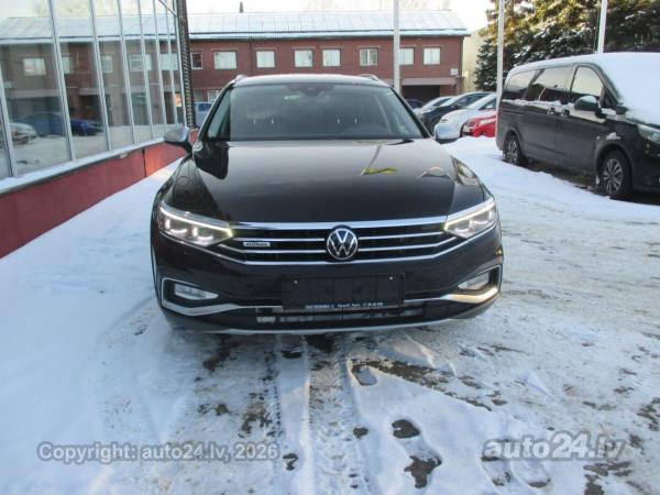 Black Volkswagen Passat 2022 in Tartu, with an engine capacity of 2.00 L and mileage of 239 thousand km for 18990 €, photo 2 on AUTOMOTO.COM.LV