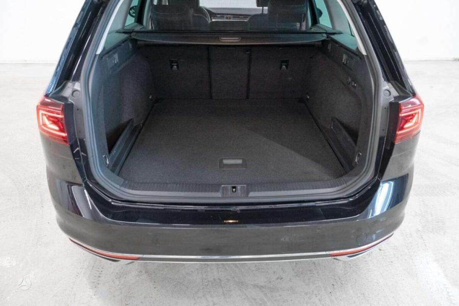 Black Volkswagen Passat 2022 in Vilnius, with an engine capacity of 2.00 L and mileage of 102 thousand km for 25550 €, photo 22 on AUTOMOTO.COM.LV