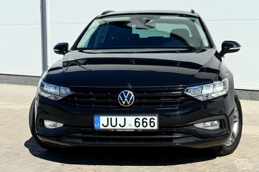 Black Volkswagen Passat 2022 in Kretinga, with an engine capacity of 2.00 L and mileage of 111 thousand km for 19999 €, photo 3 on AUTOMOTO.COM.LV