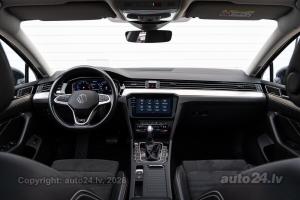 Black Volkswagen Passat 2022 in Riga, with an engine capacity of 2.00 L and mileage of 142 thousand km for 25364 €, photo 9 on AUTOMOTO.COM.LV