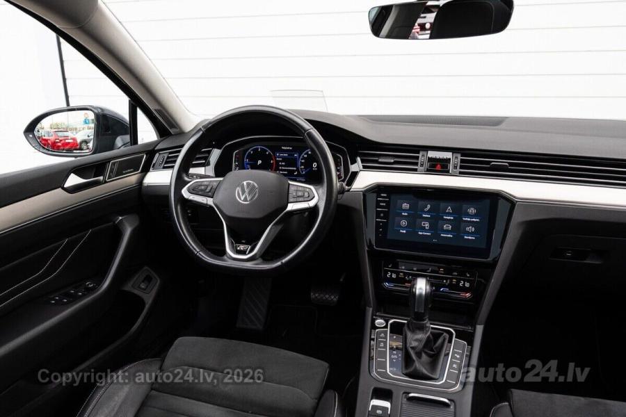 Black Volkswagen Passat 2022 in Riga, with an engine capacity of 2.00 L and mileage of 142 thousand km for 25364 €, photo 10 on AUTOMOTO.COM.LV