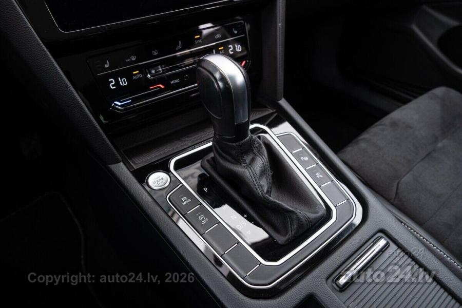 Black Volkswagen Passat 2022 in Riga, with an engine capacity of 2.00 L and mileage of 142 thousand km for 25364 €, photo 18 on AUTOMOTO.COM.LV