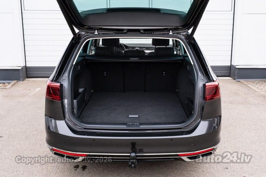 Black Volkswagen Passat 2022 in Riga, with an engine capacity of 2.00 L and mileage of 142 thousand km for 25364 €, photo 19 on AUTOMOTO.COM.LV