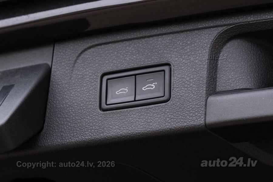 Black Volkswagen Passat 2022 in Riga, with an engine capacity of 2.00 L and mileage of 142 thousand km for 25364 €, photo 20 on AUTOMOTO.COM.LV