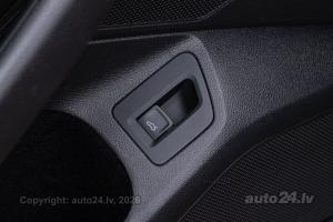 Black Volkswagen Passat 2022 in Riga, with an engine capacity of 2.00 L and mileage of 142 thousand km for 25364 €, photo 21 on AUTOMOTO.COM.LV