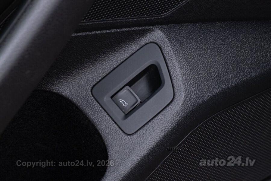 Black Volkswagen Passat 2022 in Riga, with an engine capacity of 2.00 L and mileage of 142 thousand km for 25364 €, photo 21 on AUTOMOTO.COM.LV