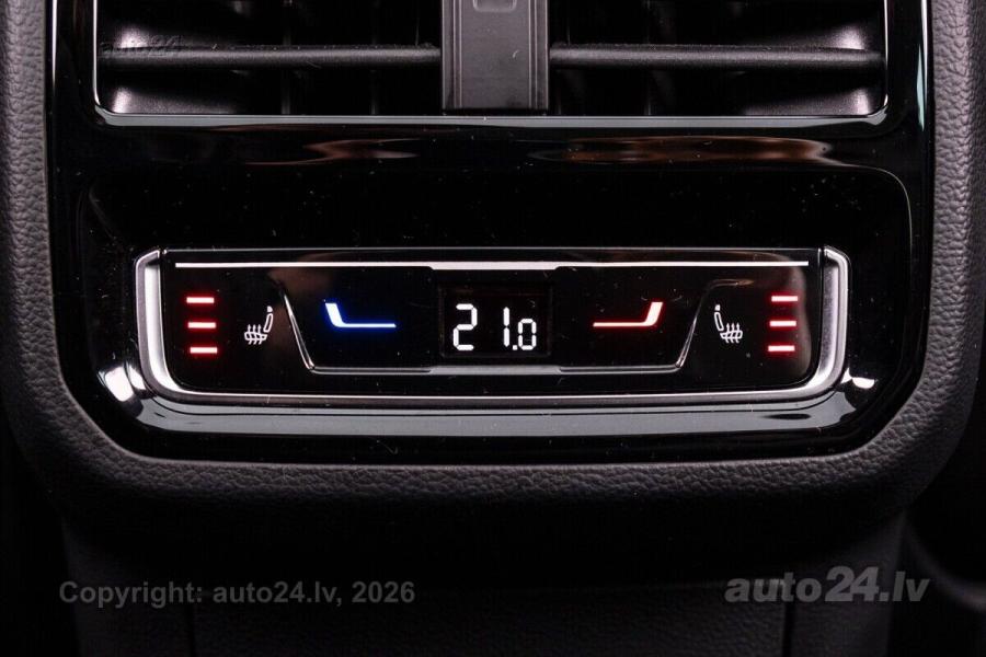 Black Volkswagen Passat 2022 in Riga, with an engine capacity of 2.00 L and mileage of 142 thousand km for 25364 €, photo 25 on AUTOMOTO.COM.LV