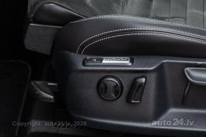 Black Volkswagen Passat 2022 in Riga, with an engine capacity of 2.00 L and mileage of 142 thousand km for 25364 €, photo 28 on AUTOMOTO.COM.LV