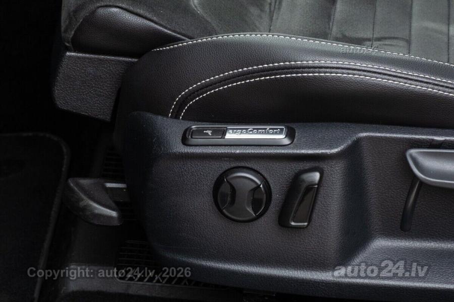 Black Volkswagen Passat 2022 in Riga, with an engine capacity of 2.00 L and mileage of 142 thousand km for 25364 €, photo 28 on AUTOMOTO.COM.LV