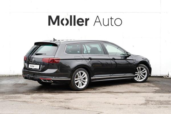 Black Volkswagen Passat 2022 in Riga, with an engine capacity of 2.00 L and mileage of 155 thousand km for 23900 €, photo 4 on AUTOMOTO.COM.LV