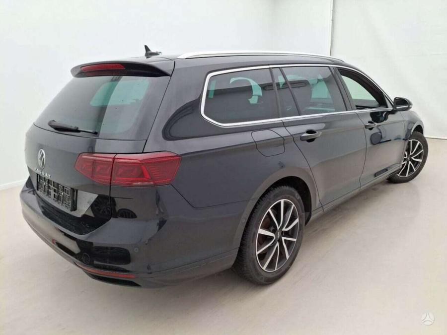 Black Volkswagen Passat 2022 in Vilnius, with an engine capacity of 1.50 L and mileage of 94 thousand km for 23474 €, photo 3 on AUTOMOTO.COM.LV