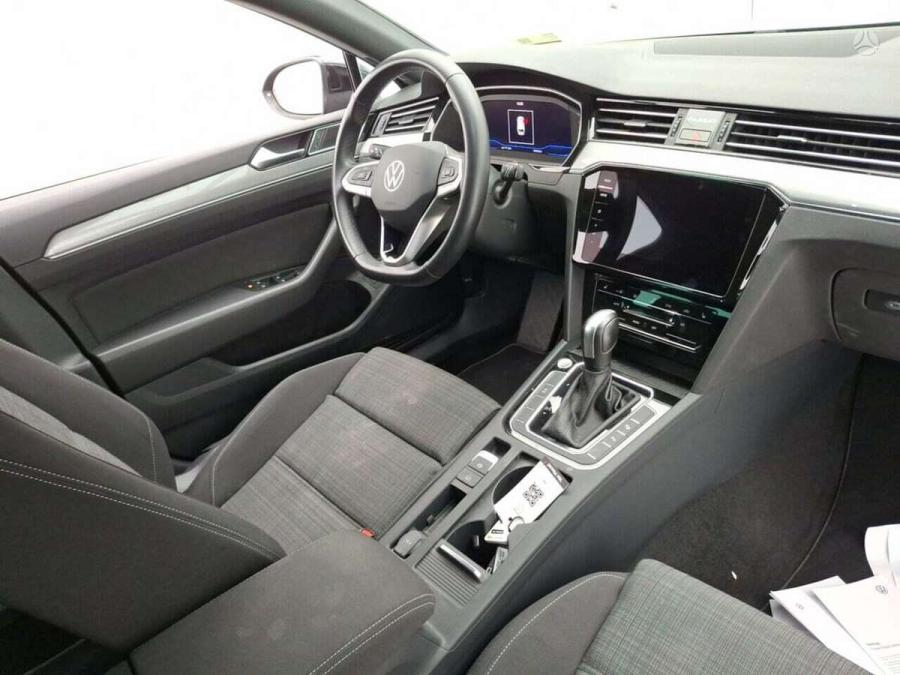 Black Volkswagen Passat 2022 in Vilnius, with an engine capacity of 1.50 L and mileage of 94 thousand km for 23474 €, photo 4 on AUTOMOTO.COM.LV