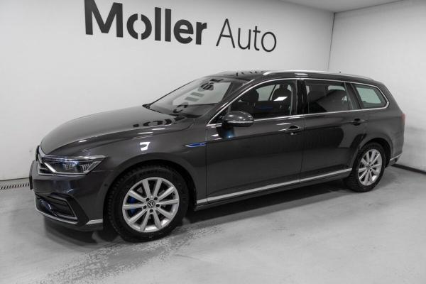 Black Volkswagen Passat 2022 in Vilnius, with an engine capacity of 1.40 L and mileage of 114 thousand km for 21500 €, photo 2 on AUTOMOTO.COM.LV