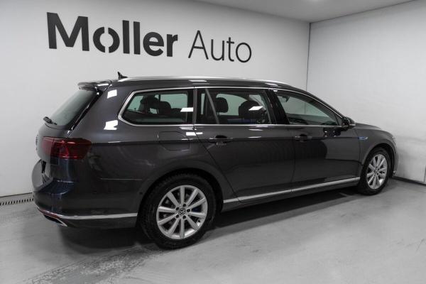 Black Volkswagen Passat 2022 in Vilnius, with an engine capacity of 1.40 L and mileage of 114 thousand km for 21500 €, photo 4 on AUTOMOTO.COM.LV