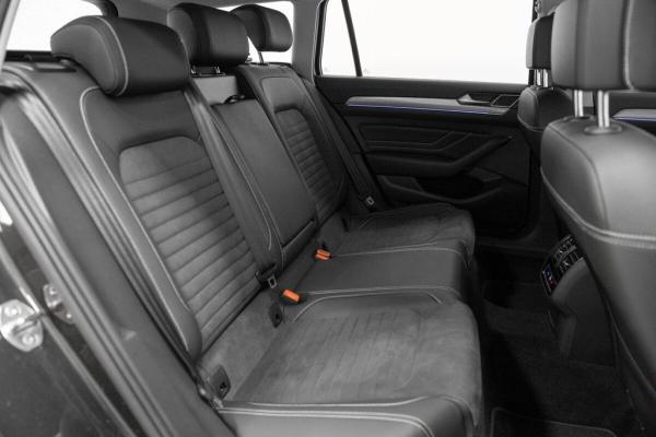 Black Volkswagen Passat 2022 in Vilnius, with an engine capacity of 1.40 L and mileage of 114 thousand km for 21500 €, photo 8 on AUTOMOTO.COM.LV