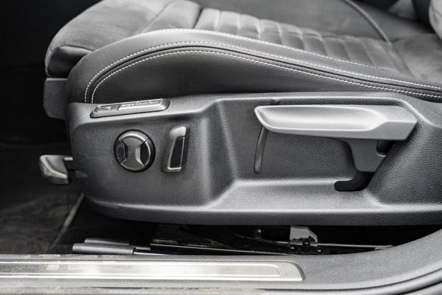 Black Volkswagen Passat 2022 in Riga, with an engine capacity of 2.00 L and mileage of 149 thousand km for 21550 €, photo 11 on AUTOMOTO.COM.LV
