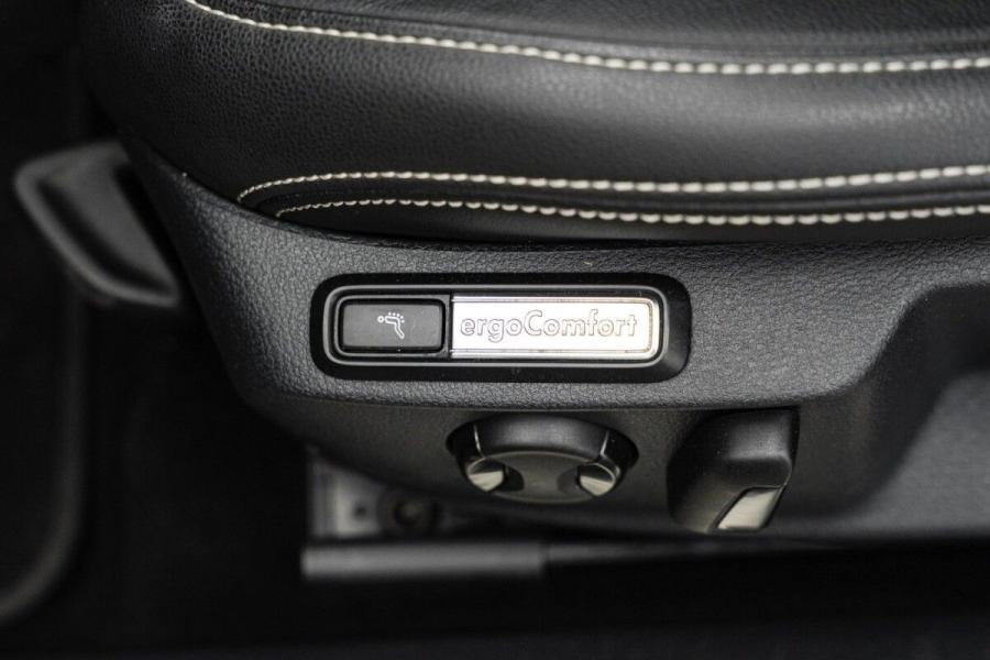 Black Volkswagen Passat 2022 in Riga, with an engine capacity of 2.00 L and mileage of 149 thousand km for 21550 €, photo 12 on AUTOMOTO.COM.LV