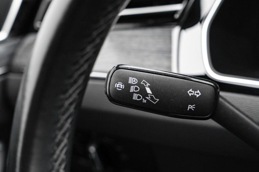 Black Volkswagen Passat 2022 in Riga, with an engine capacity of 2.00 L and mileage of 149 thousand km for 21550 €, photo 13 on AUTOMOTO.COM.LV
