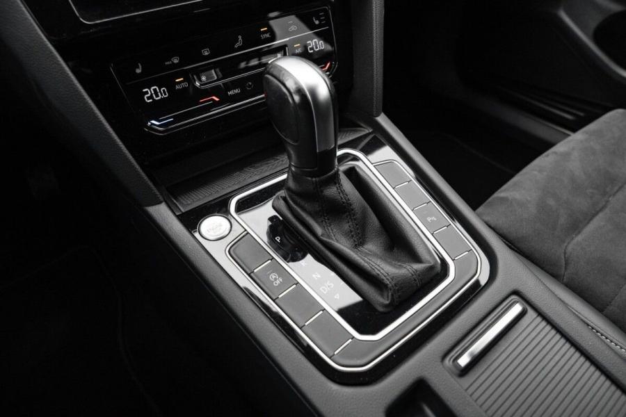 Black Volkswagen Passat 2022 in Riga, with an engine capacity of 2.00 L and mileage of 149 thousand km for 21550 €, photo 17 on AUTOMOTO.COM.LV