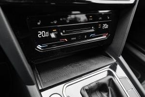 Black Volkswagen Passat 2022 in Riga, with an engine capacity of 2.00 L and mileage of 149 thousand km for 21550 €, photo 18 on AUTOMOTO.COM.LV