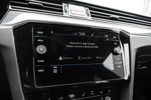 Black Volkswagen Passat 2022 in Riga, with an engine capacity of 2.00 L and mileage of 149 thousand km for 21550 €, photo 20 on AUTOMOTO.COM.LV
