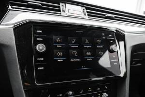 Black Volkswagen Passat 2022 in Riga, with an engine capacity of 2.00 L and mileage of 149 thousand km for 21550 €, photo 21 on AUTOMOTO.COM.LV