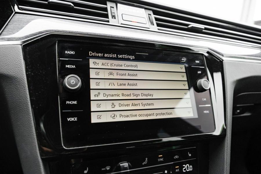 Black Volkswagen Passat 2022 in Riga, with an engine capacity of 2.00 L and mileage of 149 thousand km for 21550 €, photo 23 on AUTOMOTO.COM.LV