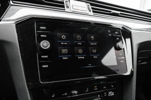 Black Volkswagen Passat 2022 in Riga, with an engine capacity of 2.00 L and mileage of 149 thousand km for 21550 €, photo 24 on AUTOMOTO.COM.LV