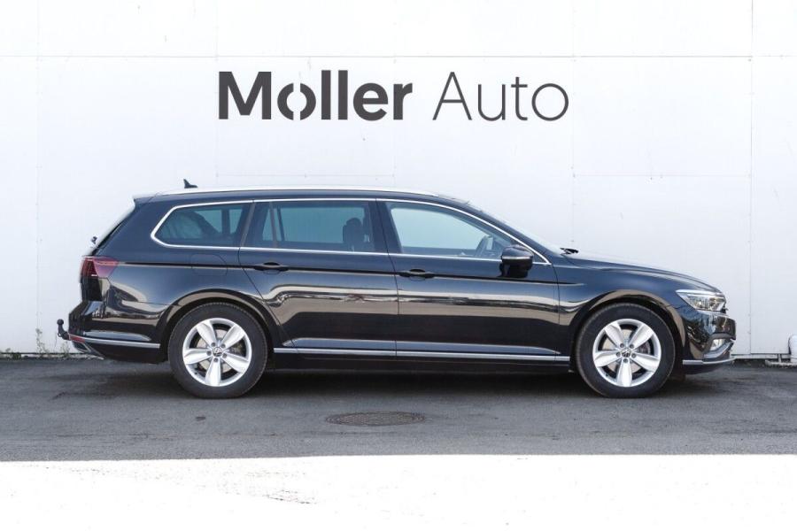 Black Volkswagen Passat 2022 in Riga, with an engine capacity of 2.00 L and mileage of 118 thousand km for 23500 €, photo 6 on AUTOMOTO.COM.LV