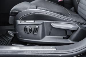 Black Volkswagen Passat 2022 in Riga, with an engine capacity of 2.00 L and mileage of 118 thousand km for 23500 €, photo 16 on AUTOMOTO.COM.LV