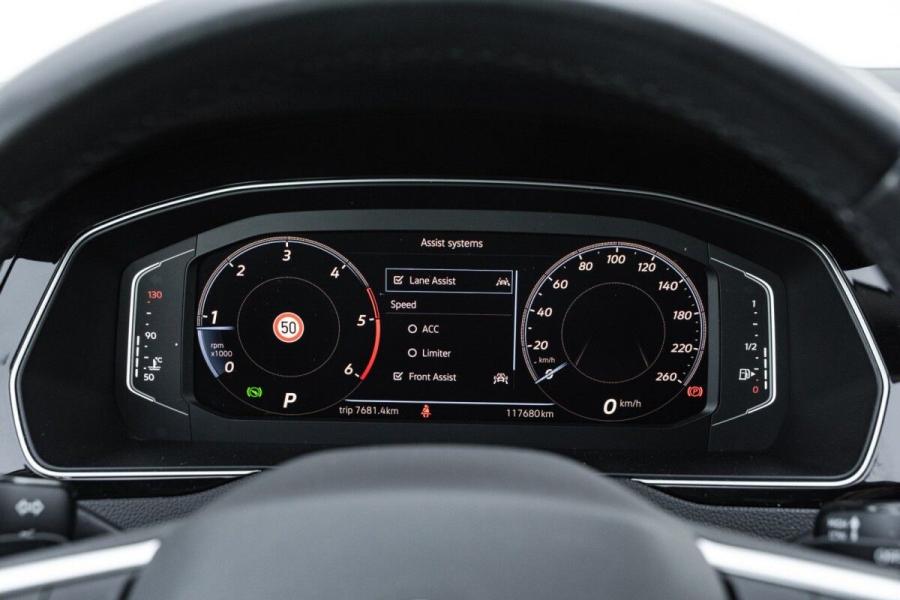 Black Volkswagen Passat 2022 in Riga, with an engine capacity of 2.00 L and mileage of 118 thousand km for 23500 €, photo 19 on AUTOMOTO.COM.LV