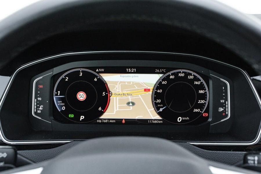 Black Volkswagen Passat 2022 in Riga, with an engine capacity of 2.00 L and mileage of 118 thousand km for 23500 €, photo 20 on AUTOMOTO.COM.LV