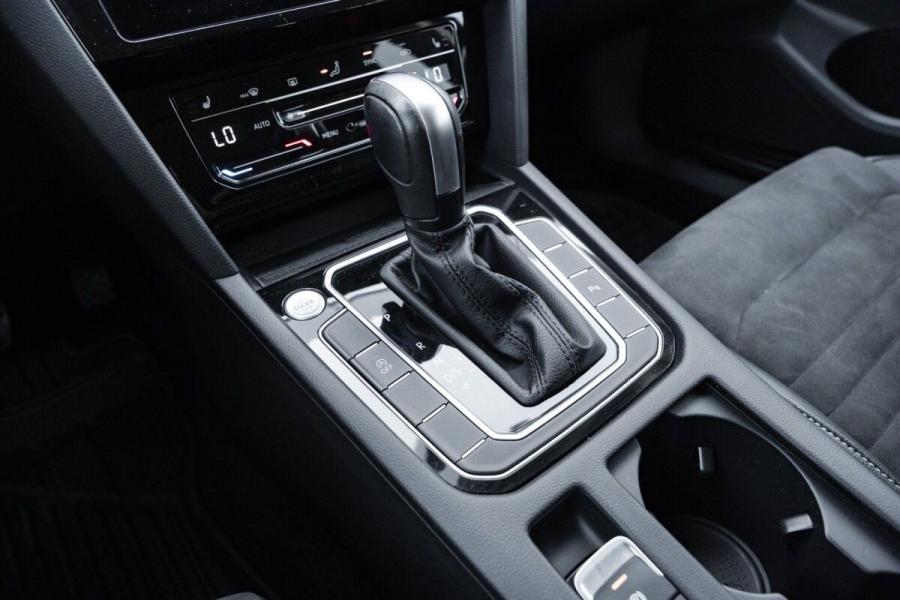 Black Volkswagen Passat 2022 in Riga, with an engine capacity of 2.00 L and mileage of 118 thousand km for 23500 €, photo 22 on AUTOMOTO.COM.LV