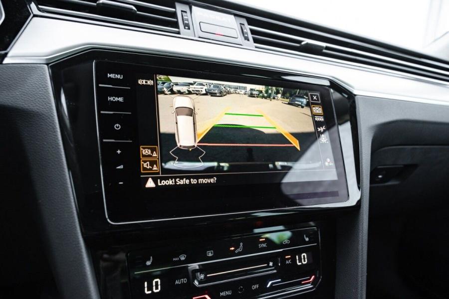 Black Volkswagen Passat 2022 in Riga, with an engine capacity of 2.00 L and mileage of 118 thousand km for 23500 €, photo 24 on AUTOMOTO.COM.LV