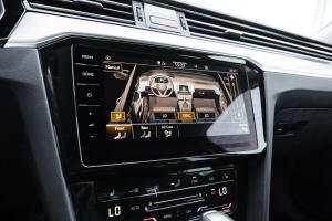 Black Volkswagen Passat 2022 in Riga, with an engine capacity of 2.00 L and mileage of 118 thousand km for 23500 €, photo 25 on AUTOMOTO.COM.LV