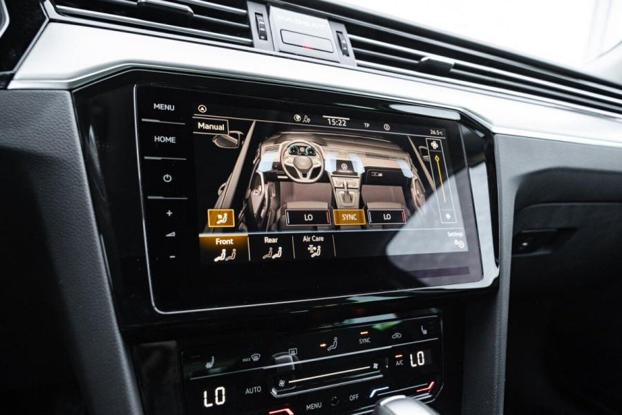 Black Volkswagen Passat 2022 in Riga, with an engine capacity of 2.00 L and mileage of 118 thousand km for 23500 €, photo 25 on AUTOMOTO.COM.LV
