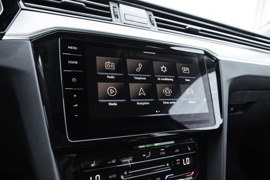 Black Volkswagen Passat 2022 in Riga, with an engine capacity of 2.00 L and mileage of 118 thousand km for 23500 €, photo 26 on AUTOMOTO.COM.LV
