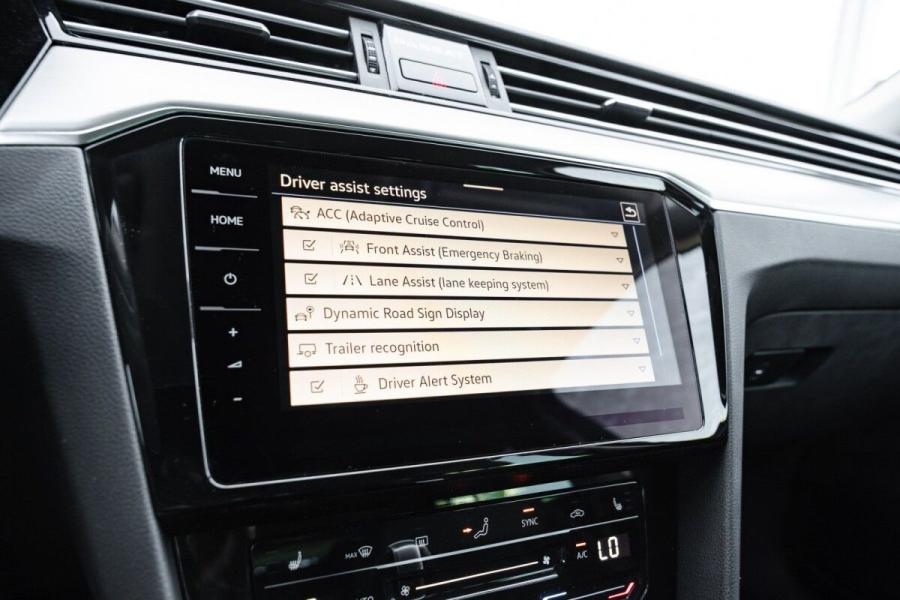 Black Volkswagen Passat 2022 in Riga, with an engine capacity of 2.00 L and mileage of 118 thousand km for 23500 €, photo 28 on AUTOMOTO.COM.LV