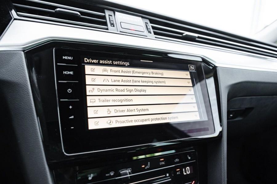 Black Volkswagen Passat 2022 in Riga, with an engine capacity of 2.00 L and mileage of 118 thousand km for 23500 €, photo 29 on AUTOMOTO.COM.LV