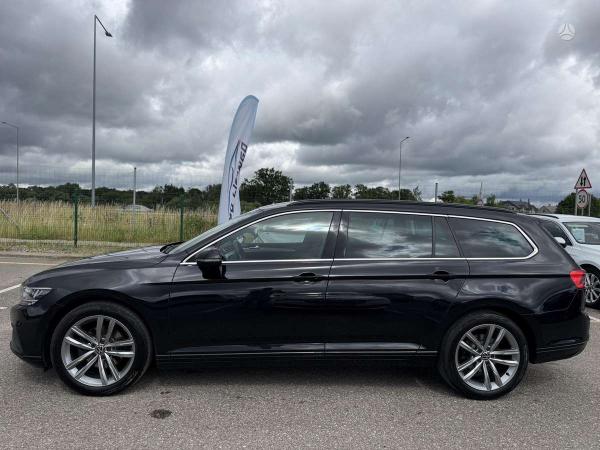 Black Volkswagen Passat 2022 in Vilnius, with an engine capacity of 1.97 L and mileage of 220 thousand km for 15550 €, photo 4 on AUTOMOTO.COM.LV