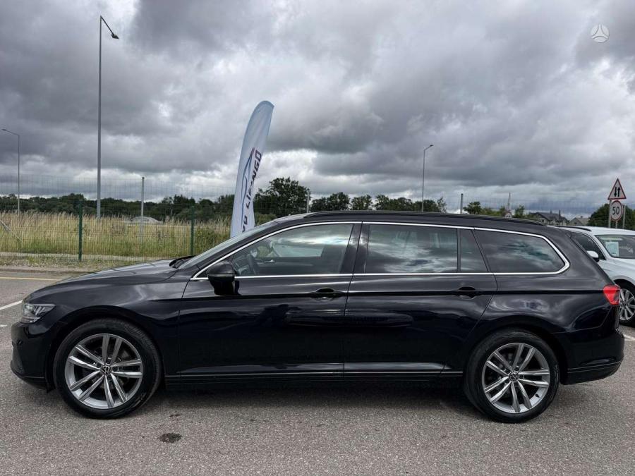 Black Volkswagen Passat 2022 in Vilnius, with an engine capacity of 1.97 L and mileage of 220 thousand km for 15550 €, photo 5 on AUTOMOTO.COM.LV