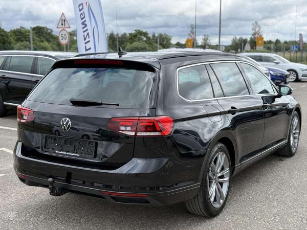 Black Volkswagen Passat 2022 in Vilnius, with an engine capacity of 1.97 L and mileage of 220 thousand km for 15550 €, photo 7 on AUTOMOTO.COM.LV