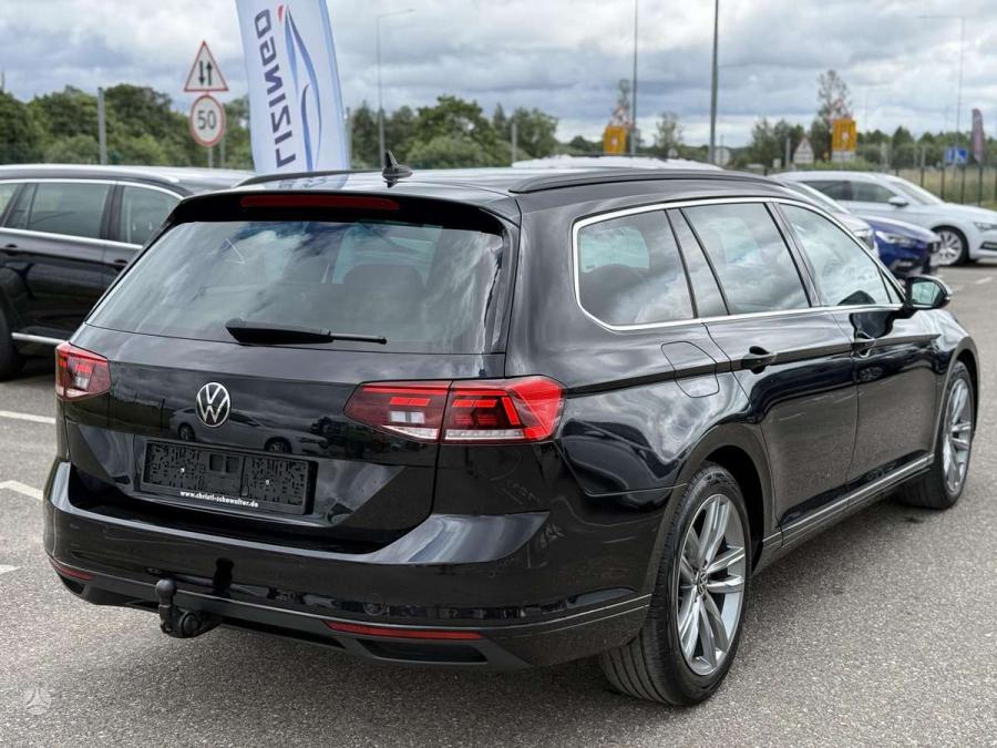 Black Volkswagen Passat 2022 in Vilnius, with an engine capacity of 1.97 L and mileage of 220 thousand km for 15550 €, photo 8 on AUTOMOTO.COM.LV