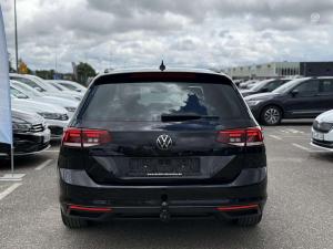 Black Volkswagen Passat 2022 in Vilnius, with an engine capacity of 1.97 L and mileage of 220 thousand km for 15550 €, photo 9 on AUTOMOTO.COM.LV