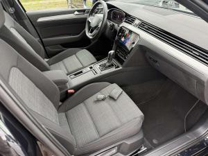 Black Volkswagen Passat 2022 in Vilnius, with an engine capacity of 1.97 L and mileage of 220 thousand km for 15550 €, photo 10 on AUTOMOTO.COM.LV