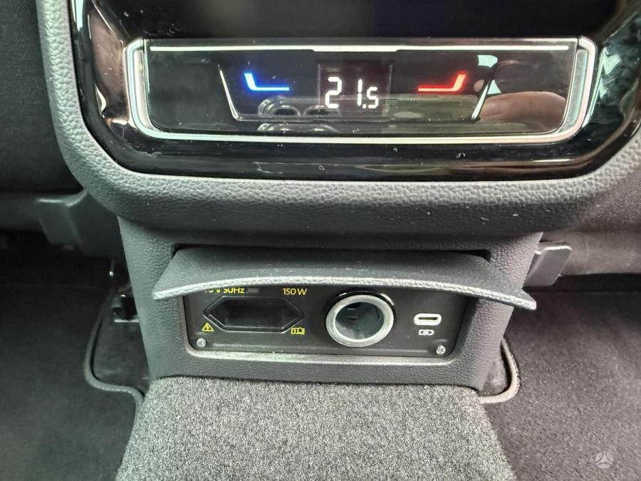 Black Volkswagen Passat 2022 in Vilnius, with an engine capacity of 1.97 L and mileage of 220 thousand km for 15550 €, photo 13 on AUTOMOTO.COM.LV