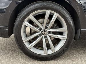 Black Volkswagen Passat 2022 in Vilnius, with an engine capacity of 1.97 L and mileage of 220 thousand km for 15550 €, photo 15 on AUTOMOTO.COM.LV
