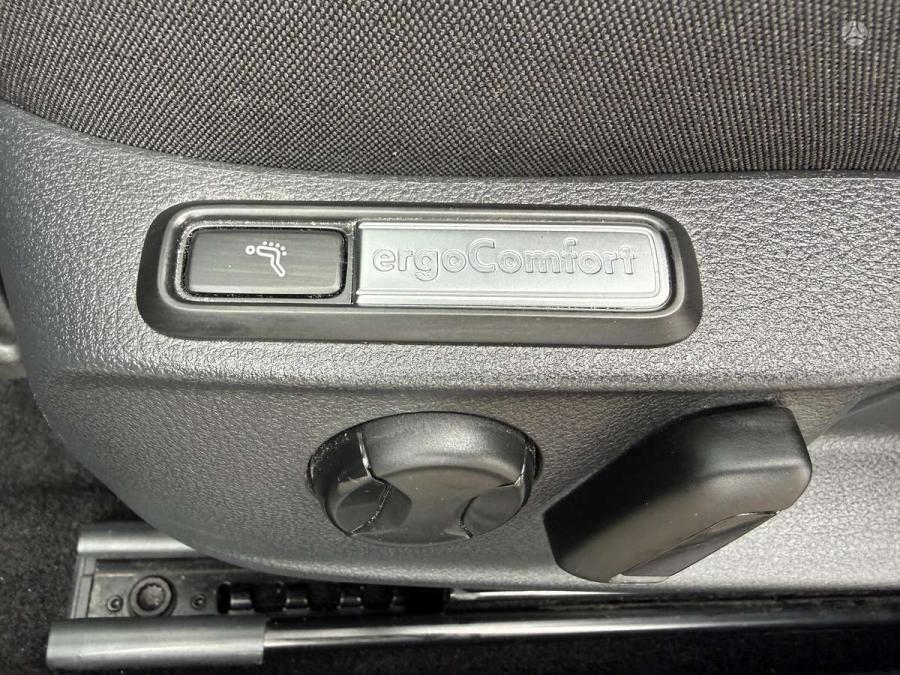 Black Volkswagen Passat 2022 in Vilnius, with an engine capacity of 1.97 L and mileage of 220 thousand km for 15550 €, photo 25 on AUTOMOTO.COM.LV