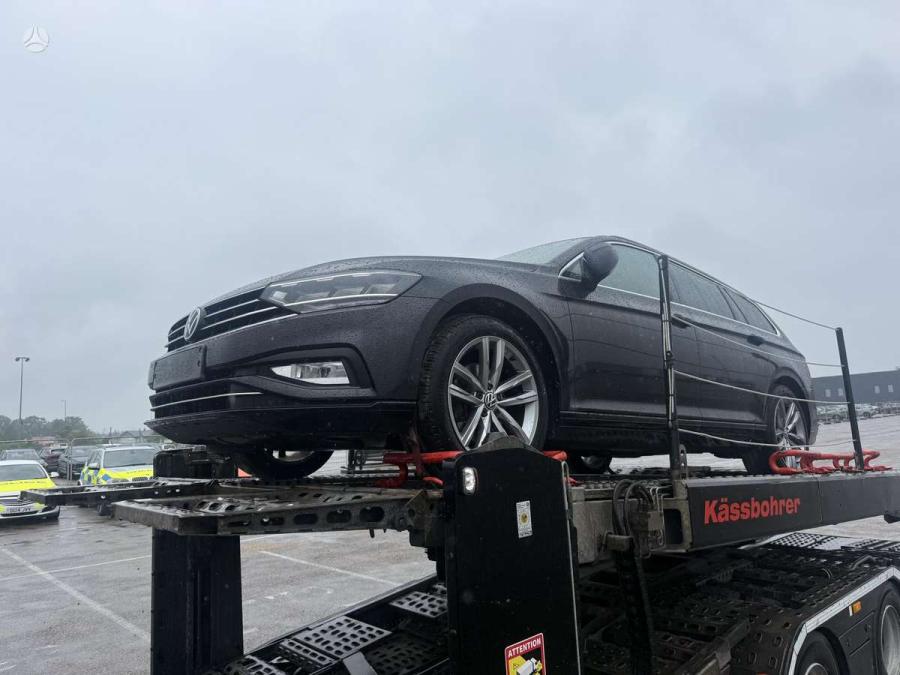 Black Volkswagen Passat 2022 in Vilnius, with an engine capacity of 1.97 L and mileage of 220 thousand km for 15550 €, photo 39 on AUTOMOTO.COM.LV